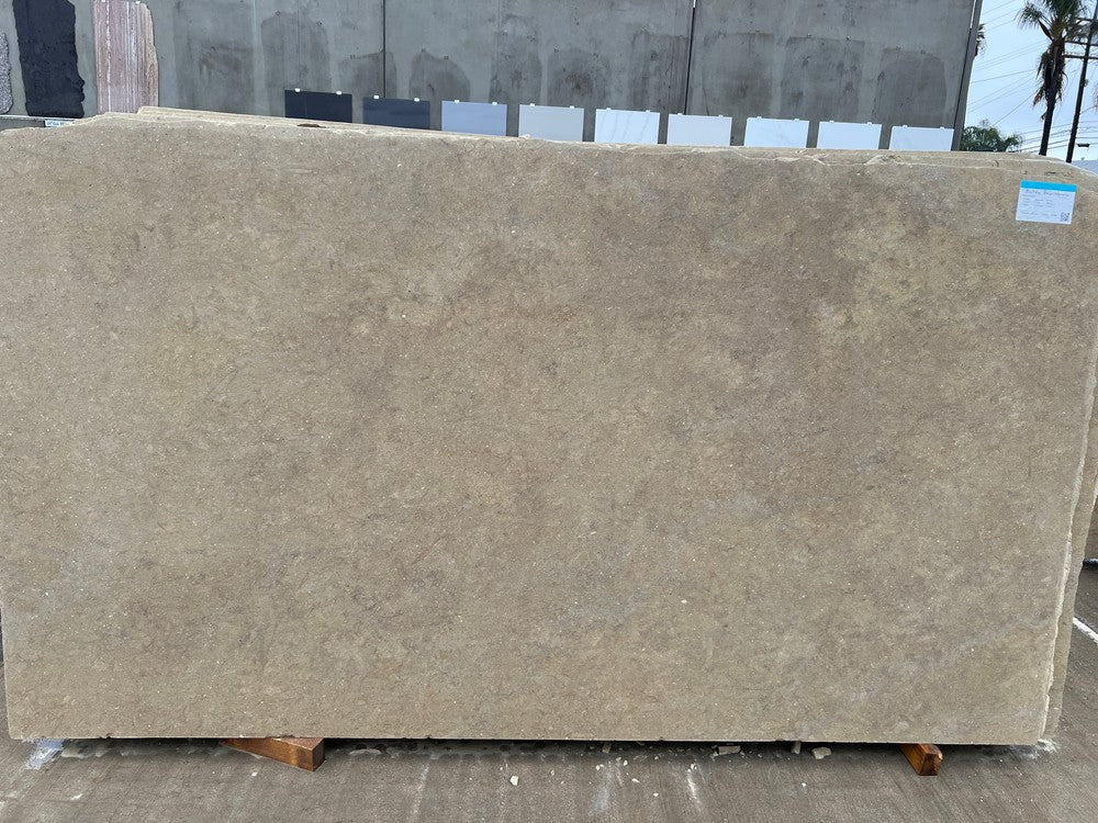 LIMESTONE BATEIG BEIGE VERONA HONED 3/4 — Marble Unlimited Inc
